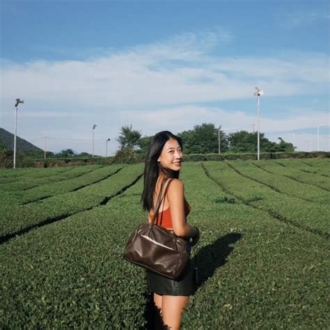 周芳育 Fang Yu 0418 • Threads Say More