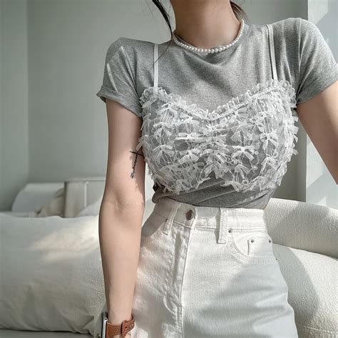 메이뮤즈 에블렛 레이스 뷔스티에 페이크 레이어드 슬림핏 반팔 티셔츠