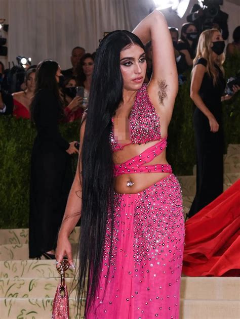 Pamer Bulu Ketiak Di Met Gala 2021 Ini 6 Potret Lourdes Leon Putri