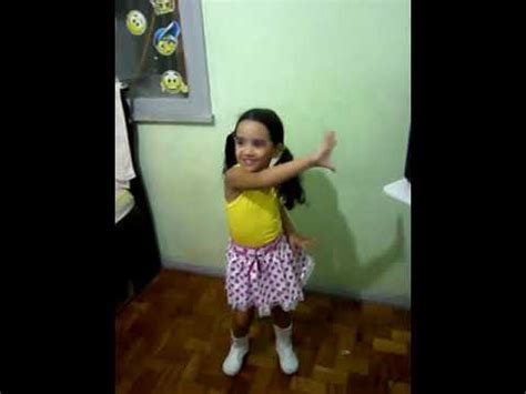 Menina Dancando