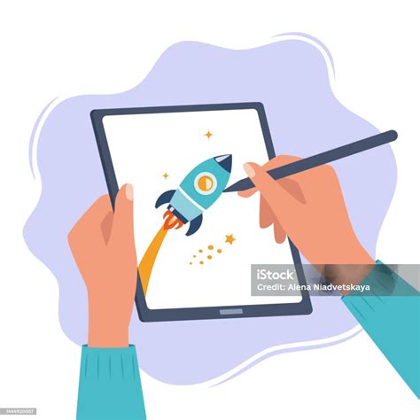 디자이너 일러스트레이터는 펜으로 그래픽 태블릿에 귀여운 그림을 그립니다 태블릿과 스타일러스 펜을 들고 있는 손 예술 창작 그래픽