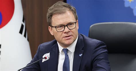 독일 차관 “남북 통일 ‘자결 원칙 따라 결정해야…독일은 통일 후회 안 해”