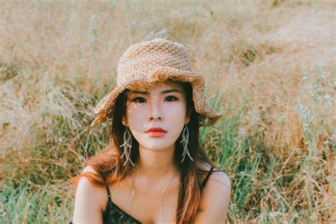 人像摄影枯草中的美丽 每日头条