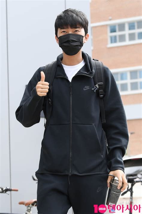 Ten 포토 미스터트롯 임영웅 설탕 뿌린 눈빛 텐아시아