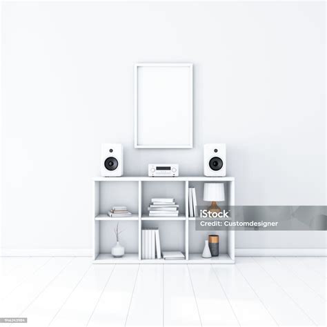 세로 포스터 이랑 흰색 프레임 벽 리에 오디오 마이크로 시스템에 걸려 0명에 대한 스톡 사진 및 기타 이미지 0명 3차원 형태 가구 Istock