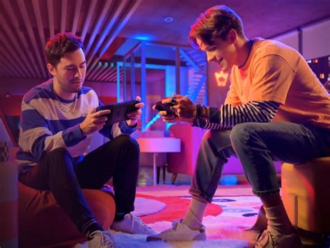 Intel собралась разрушить господство Amd на рынке чипов для карманных игровых консолей