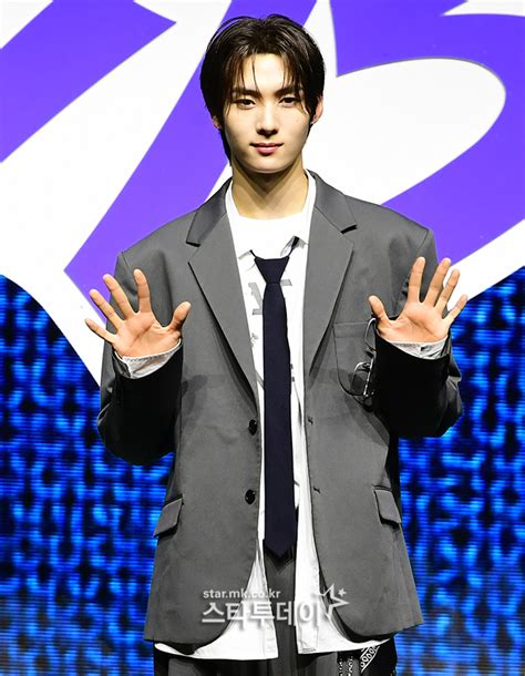 [포토] 투어스 영재 밝은 손인사 Mk빌리어드