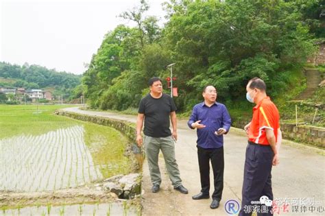 祁东县：龙新林赴玉合街道巡林巡田巡河湖南民生网