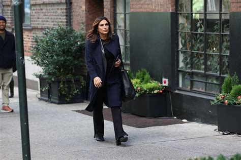 Law And Order Svu How The Show Tried To Write Around Mariska Hargitays