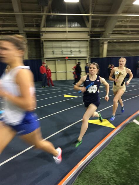 Irish Sprint To Semifinals On Day One Notre Dame Fighting Irish