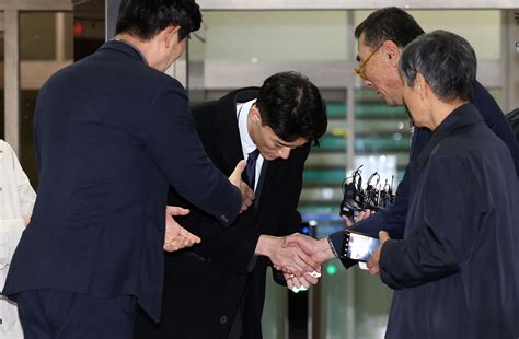 고개 숙인 전두환 손자…5·18재단 “후손의 사죄 가슴 먹먹” 서울신문