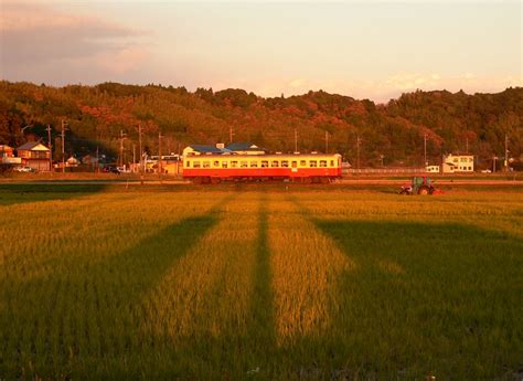 晩秋の長い夕陽 上総鶴舞駅小湊鉄道 GANREF