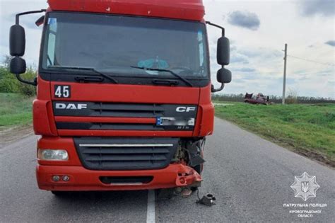 Поблизу Кропивницького вантажівка зіткнулася з легковиком