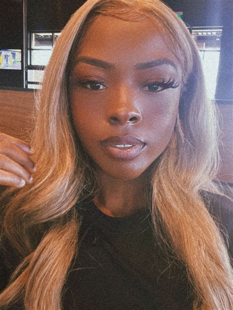 Sexichocolate主播：免费直播性爱表演和聊天 Stripchat