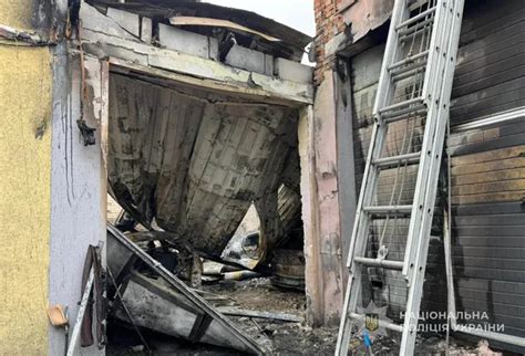 Бiль і сльoзи Нaслідки удaру Pф по Луцьку пpиголомшують Лампа