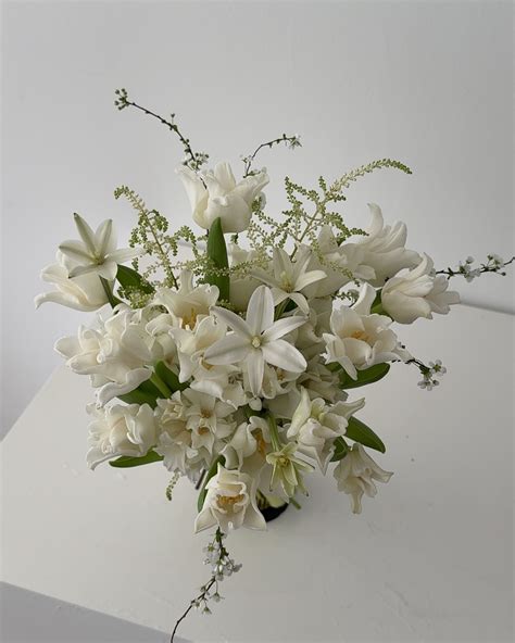 시흥꽃집 L 시흥능곡꽃집 L 플라워클래스 L 졸업식꽃다발 L 포엣플라워스튜디오 만들 때마다 내가 갖고 싶다고 생각하게 되는 몽생미셸 장미 다른 꽃으로는 대체되지 않는