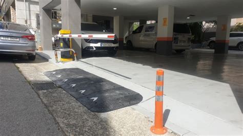 경북 구미시 상사서로 25길 12 해피구름 원룸 주차장 입구 차량하부긁힘 범퍼긁힘 문제된곳 압착고무보강판 으로 완화작업 코스만