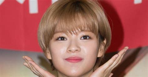 [포토] 트와이스 정연 걸크러쉬의 꽃받침~