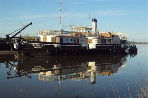 И какво като пак ни гледа критично