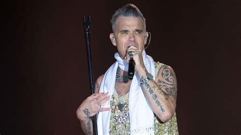 Robbie Williams Fan Dies After Concert Fall In Sydney Ents And Arts