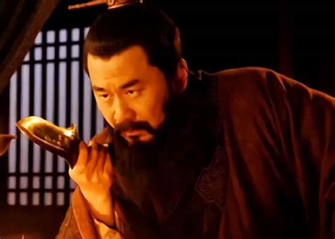 刘备一生忠厚纯善，却在登基时杀了一人，蜀国从此踏上衰亡之路张裕老百姓汉献帝