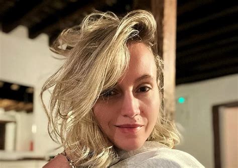 Durere Fără Margini Pentru Andreea Perju Vedeta Este în Doliu “sunați Vă Părinții Dacă îi Mai