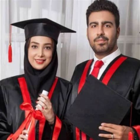 خرید و قیمت لباس فارغ التحصیلی ویژه دانشجویان از غرفه لوازم تولد شادی آفرین