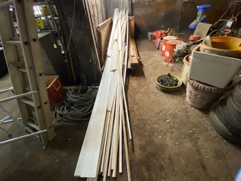 Assorted Base Trim And More Includes Floor Base And Quarter Round Various Lengths See