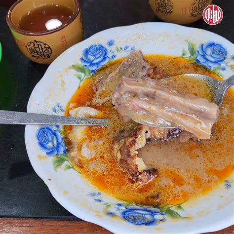 ပြည်မြို့မှာ ဆိတ်စွပ်နံပြားနဲ့ စီလုံတီးသောက်မယ် ပြည်မြို့ကမ်းနားလမ်းက