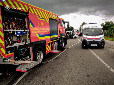 Смертельна автотроща на Тернопільщині фото з місця аварії Читайте на Ukr Net