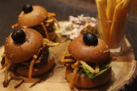 Radda Mumbai Juhu Restaurant Reviews Photos And Phone Number Tripadvisor