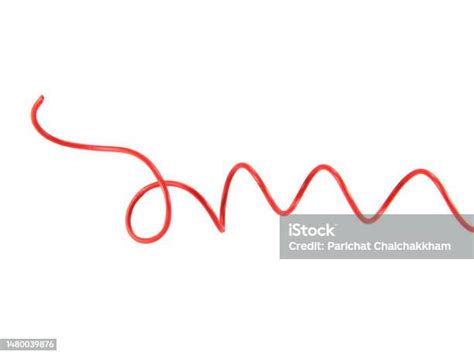 Usb와 어댑터의 와이어 케이블을 흰색 배경에 곡선 또는 각도로 만들거나 강제로 연결합니다 전자 커넥터선택 포커스 구리에 대한 스톡 사진 및 기타 이미지 Istock