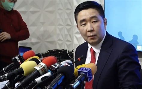 Шүүгдэгч Д Мөнх Эрдэнэ өмгөөлөгч нэмж авах хэргийн материалтай танилцах хүсэлт гаргаж хурал