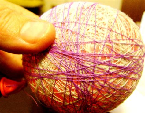 Мастер класс Делаем новогодние шарики из ниток и бусинок Энциклопедия моды Библиотека