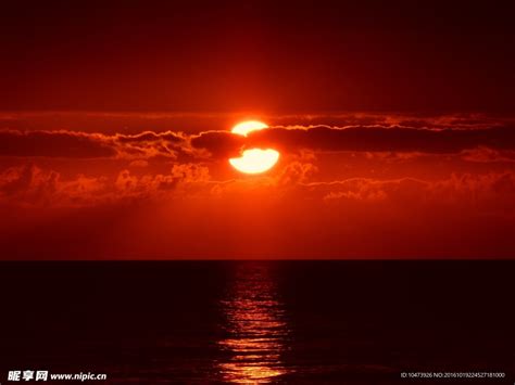 红色夕阳下的海平面摄影图 山水风景 自然景观 摄影图库 昵图网