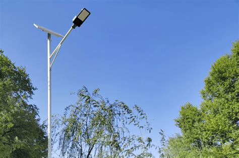 中国移动甘肃公司渭源县驻村帮扶工作队用心用情驻村帮扶 白鹏飞 潘家 路灯