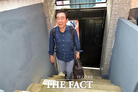 Сөүл хотын дарга Пак Вон Сүн энгийн ардын амьдралаар амьдархаар шинэ байшиндаа нүүж ирлээ