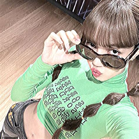 Pin By A On Blackpink Black Pink Blackpink Lisa