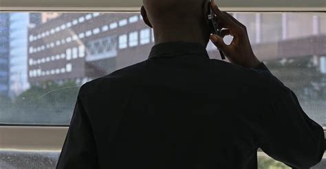 간부 경력 고층 건물 공동 작업 공식적인 옷차림 기술 기업 남성 대화 도시 건축 도시 경관 도시 사무실 도시 풍경 도시의 도심 뒤에서 뒷모습