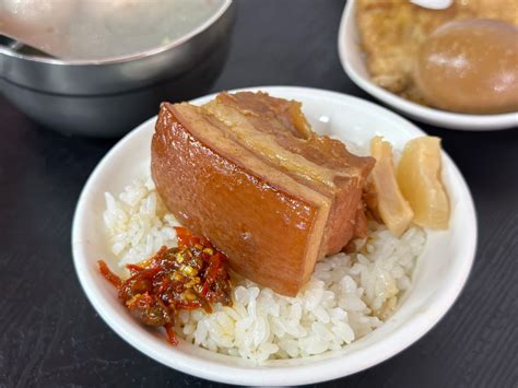 台中美食 山河魯肉飯 第二市場人氣排隊名店~肥瘦適中爌肉飯．鹹香入味還有提供外帶禮盒