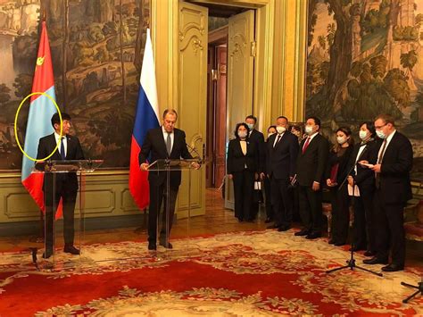 Гадаад харилцааны сайдын ОХУ д хийсэн айлчлалын үеэр төрийн далбааны ХӨХ өнгө ЦЭНХЭРЭЭР