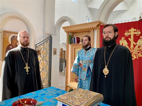 Митрополит Волоколамский Антоний совершил Литургию в храме Русской Православной Церкви в