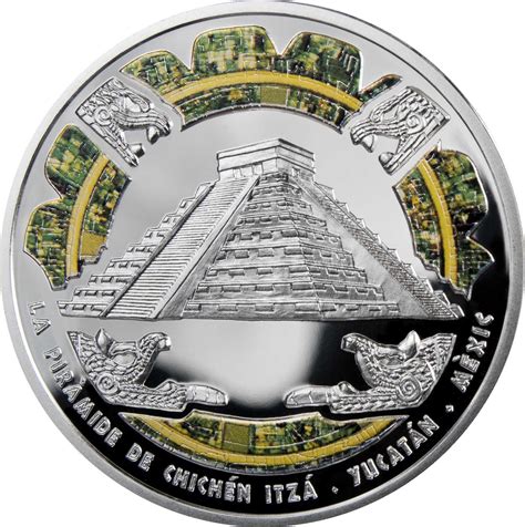 Пирамида майя в Чичен-Ице и ритуальные топорища тесло из яшмы на ...