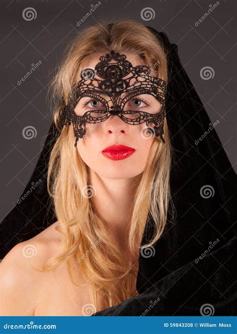 Belle Femme De Masque Photo Stock Image Du Mince Noir