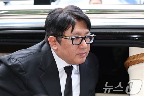 방시혁 美 거리서 Bj과즙세연과 동행 포착…하이브 과거 조언 뉴스1