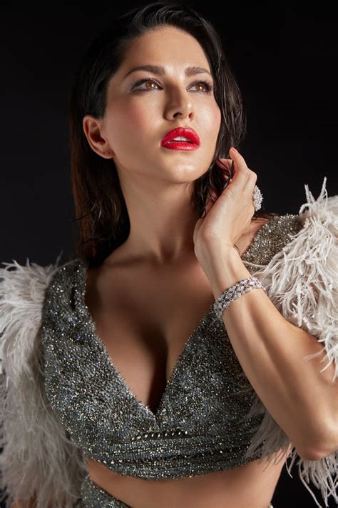 Sunny Leone 2000×3000 Ruhqdesi