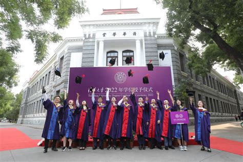 清华大学2022年研究生毕业典礼举行︱校长王希勤寄语毕业生：胸怀大义，手握未来 清华校友总会