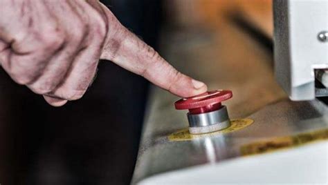 总统保镖随身带的手提箱里面真是核弹按钮吗不说你可能不知道