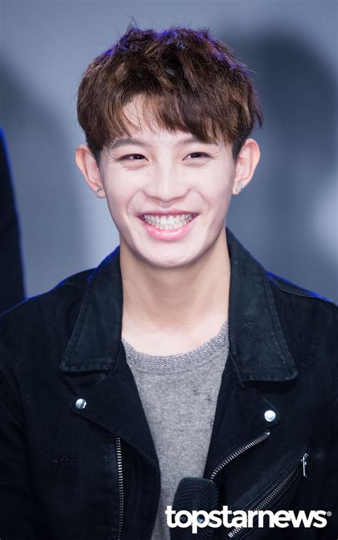 [NEWS] UP10TION 'BURST' SHOWCASE - UP10TION Jinhoo #업텐션 #UP10TION # ...