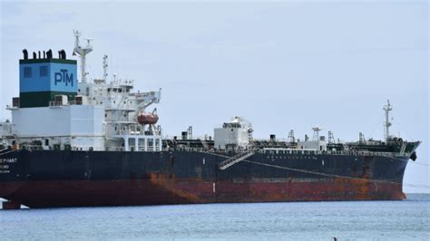 Tanker Runs Aground In Cayman Islands
